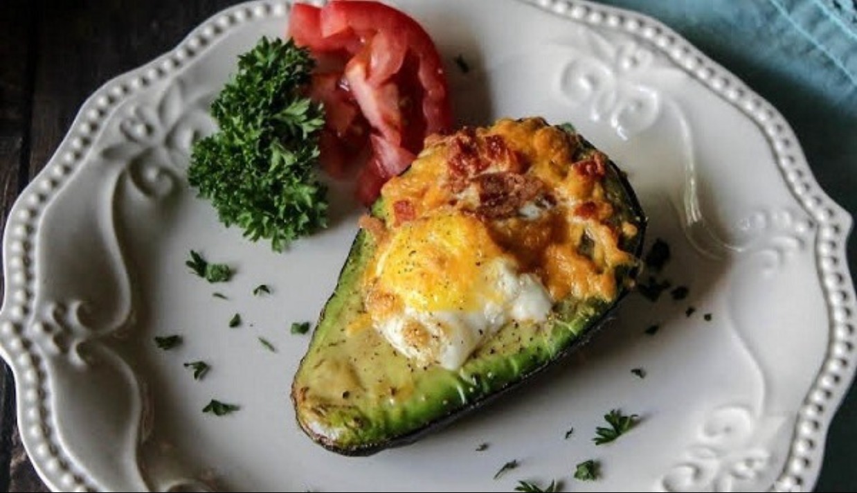 Avokade keptas kiaušinis - Receptas su nuotraukomis