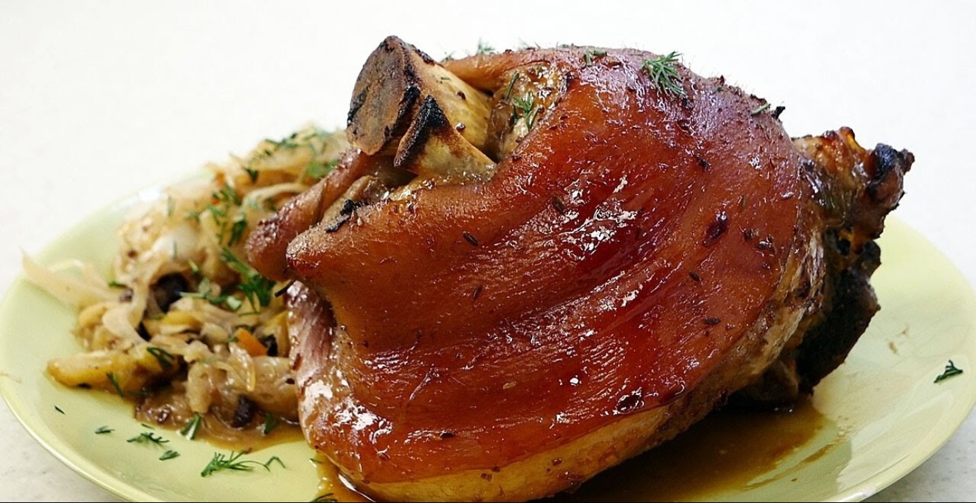 Kiaulienos karka su raugintais kopūstais - Receptas su nuotraukomis