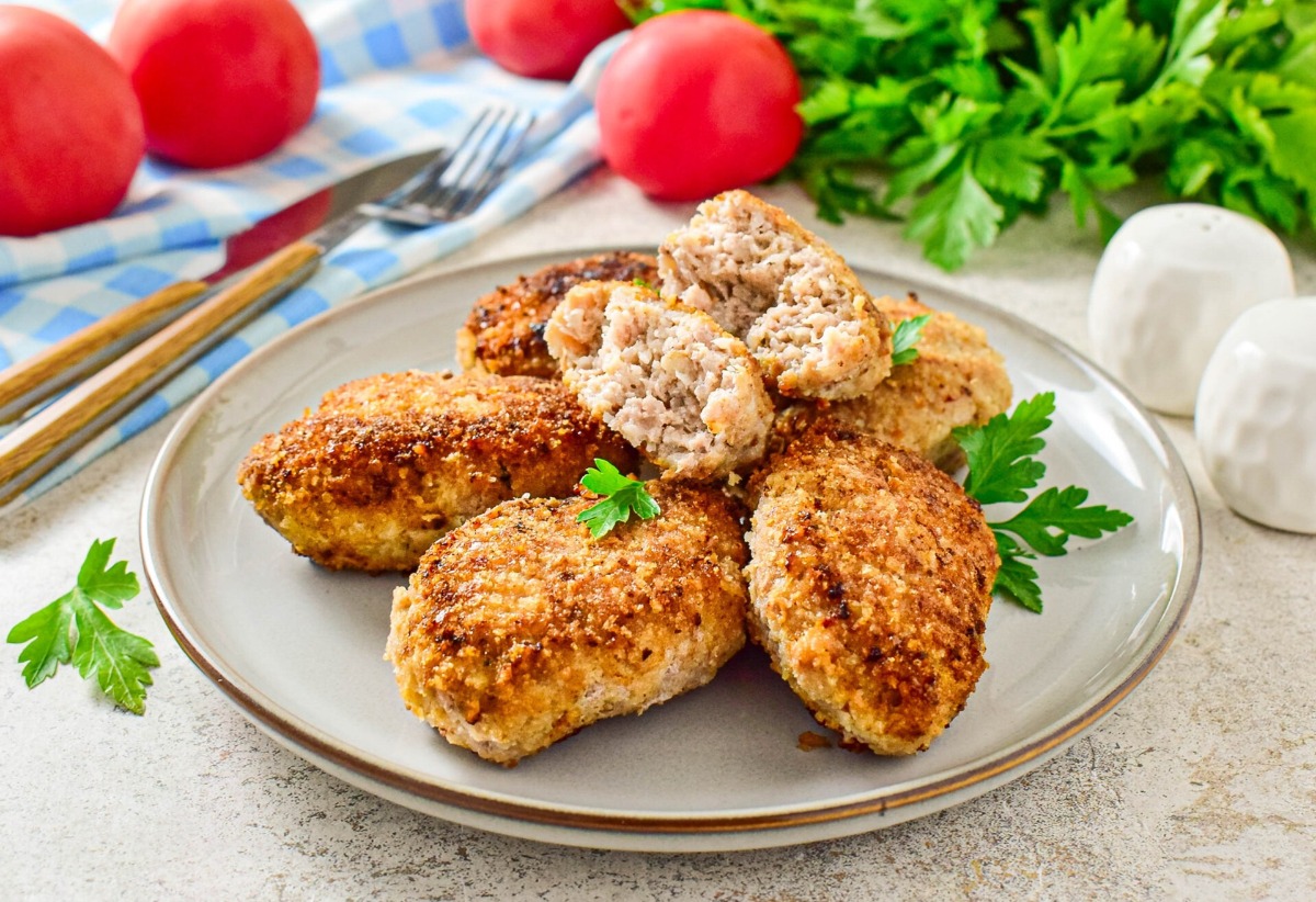 Kiaulienos kotletai su kopūstais - Receptas su nuotraukomis