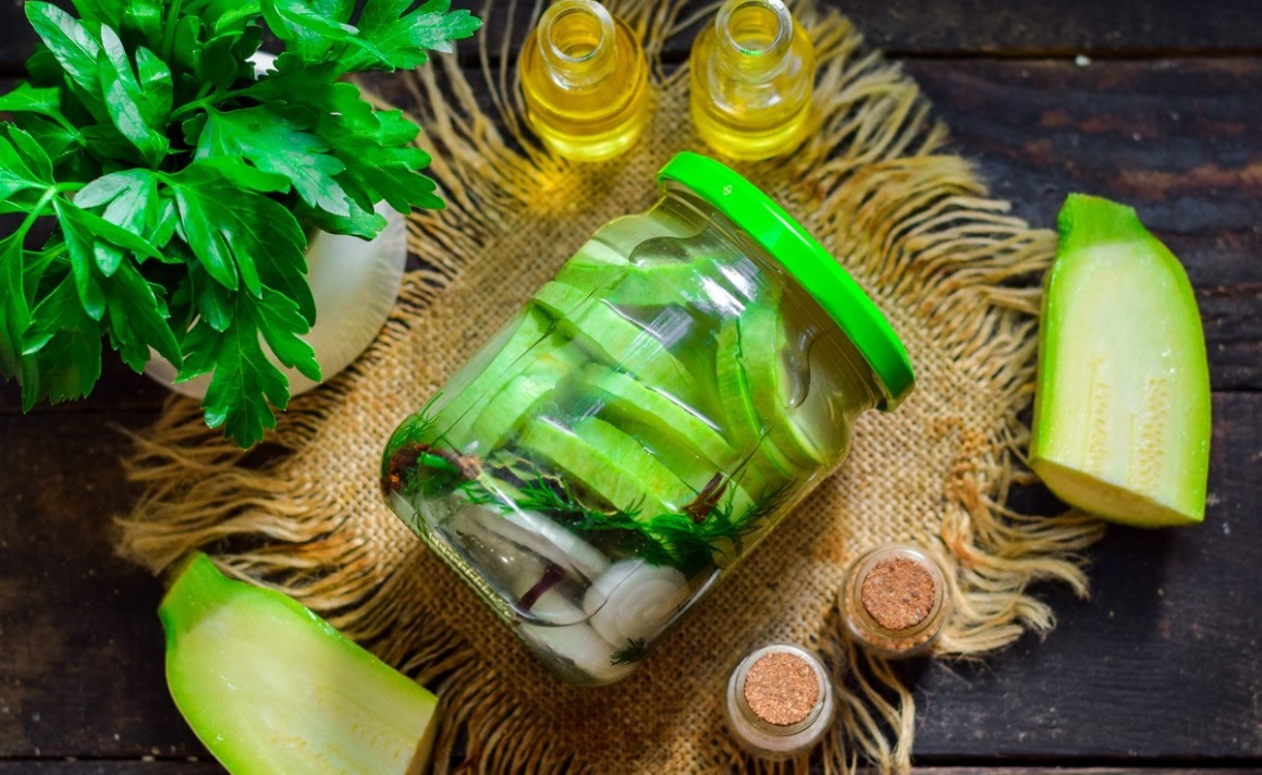 Marinuotos cukinijos žiemai - Receptas su nuotraukomis