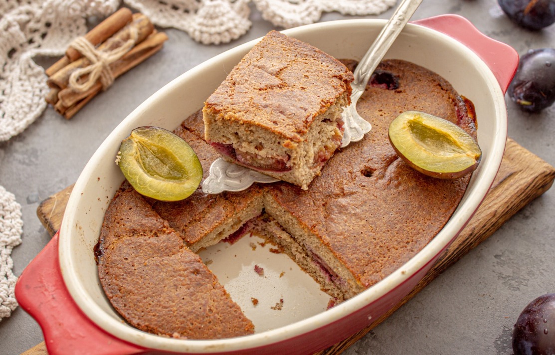 Migdolų pyragas su slyvomis - Receptas su nuotraukomis