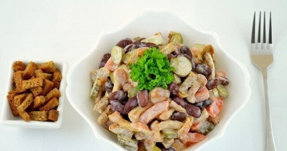 Mišrainė su pupelėmis ir grybais - Receptas su nuotraukomis