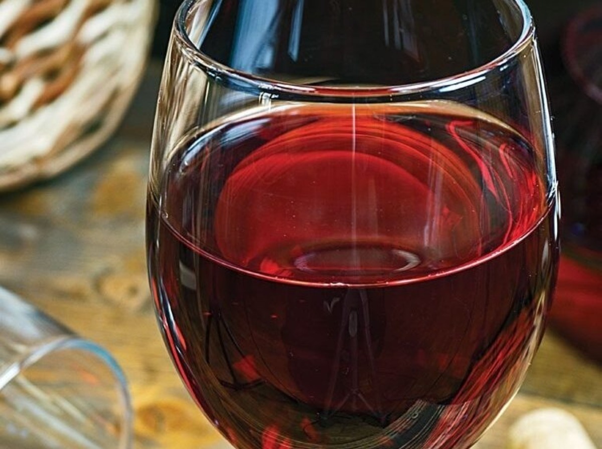 Naminis raudonųjų serbentų vynas - Receptas su nuotraukomis