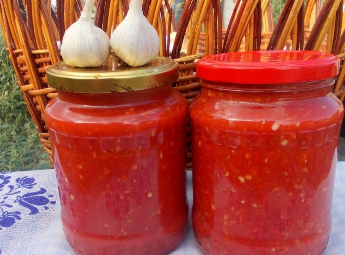 Pomidorai su krienais - Receptas su nuotraukomis