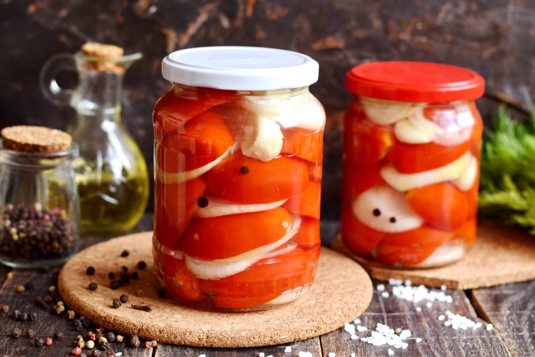 Pomidorų puselės be sterilizacijos žiemai - Receptas su nuotraukomis