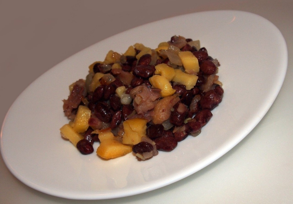 Pupelių mišrainė su skumbre - Receptas su nuotraukomis