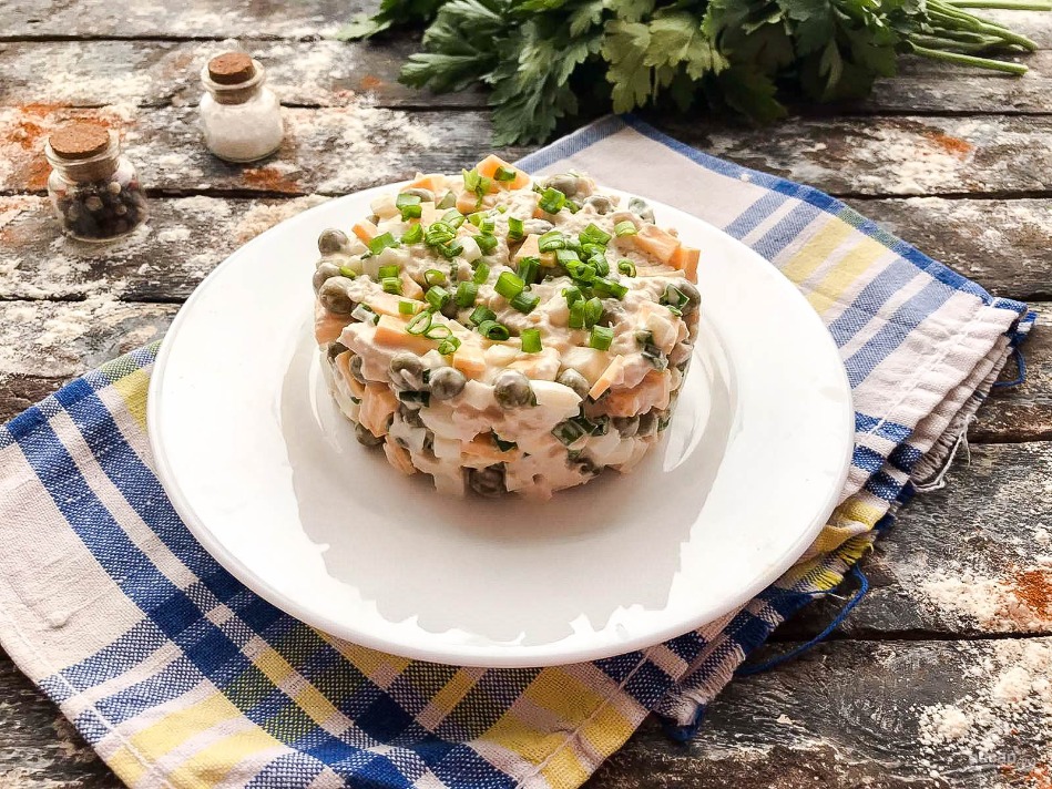 Salotos su vištienos filė - Receptas su nuotraukomis