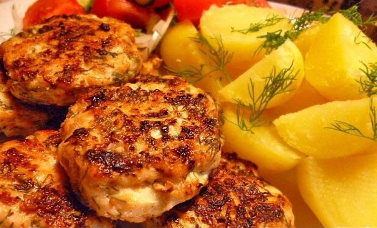 Smulkintos vištienos kotletai su majonezu - Receptas su nuotraukomis