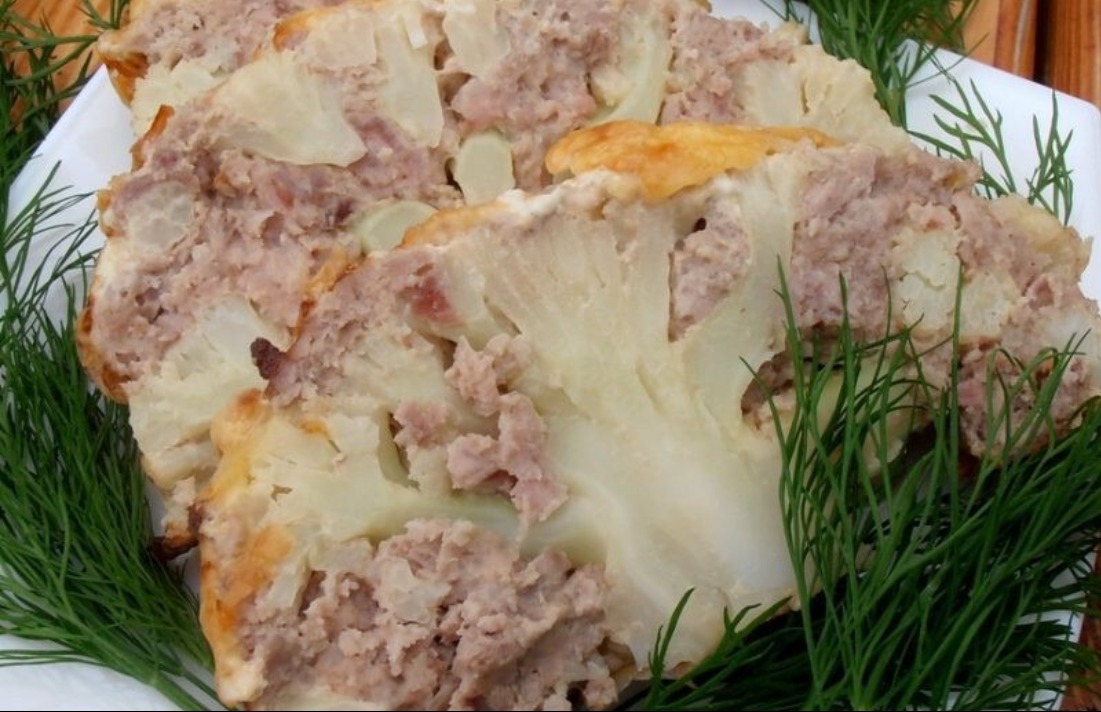 Žiediniai kopūstai įdaryti malta mėsa - Receptas su nuotraukomis